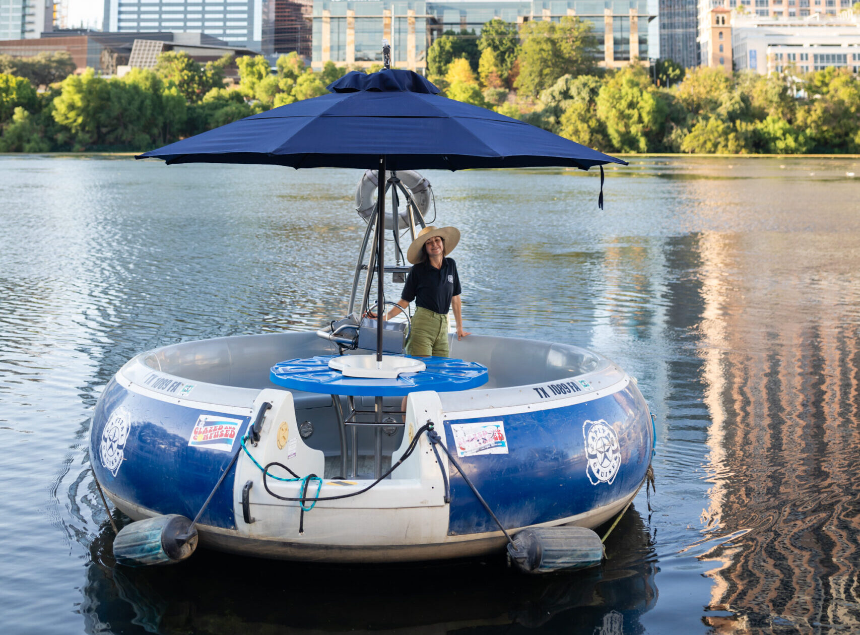 Donut Boat Rentals - Capital Cruises